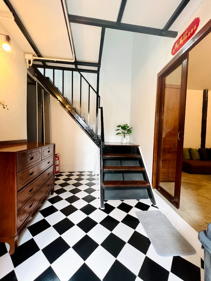 Sook Sabay Entire Home: Trok Wat Ratchanatda - Bangkok