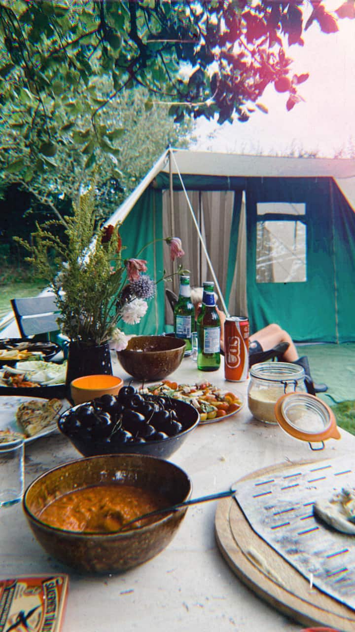 De Waard-tent In Boomgaard Van Boerderij Heetcole. - Zutphen