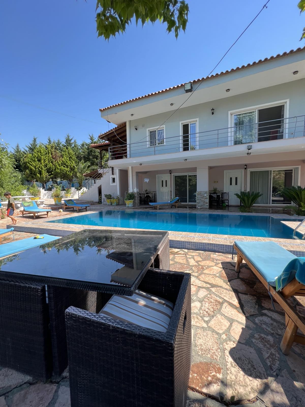 Estudio Departamento Sandra - Departamentos en renta en Nivicë, Condado ...