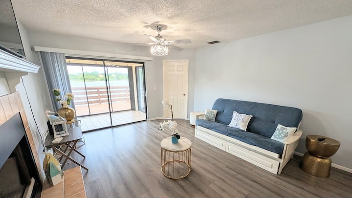 Lakefront Retreat In Winterset - Winter Haven