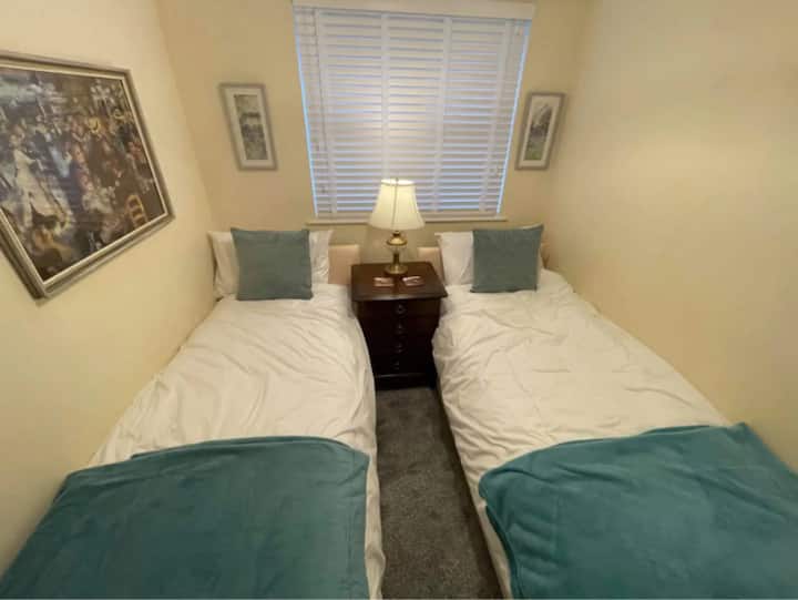 Law Hill View | Single Bed - Millport