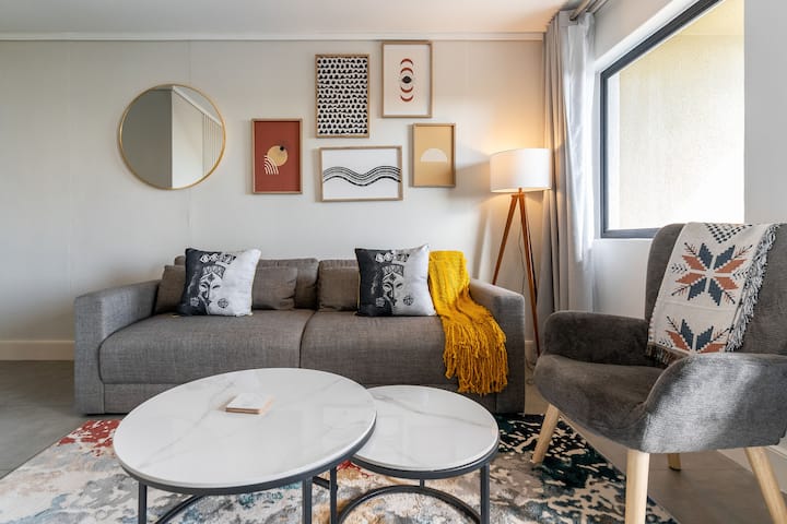 Century City Gem | Designer Style & Stunning Views - Le Cap