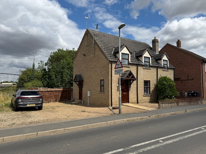 Victoria House, 4 Cosy Bedrooms - Ely