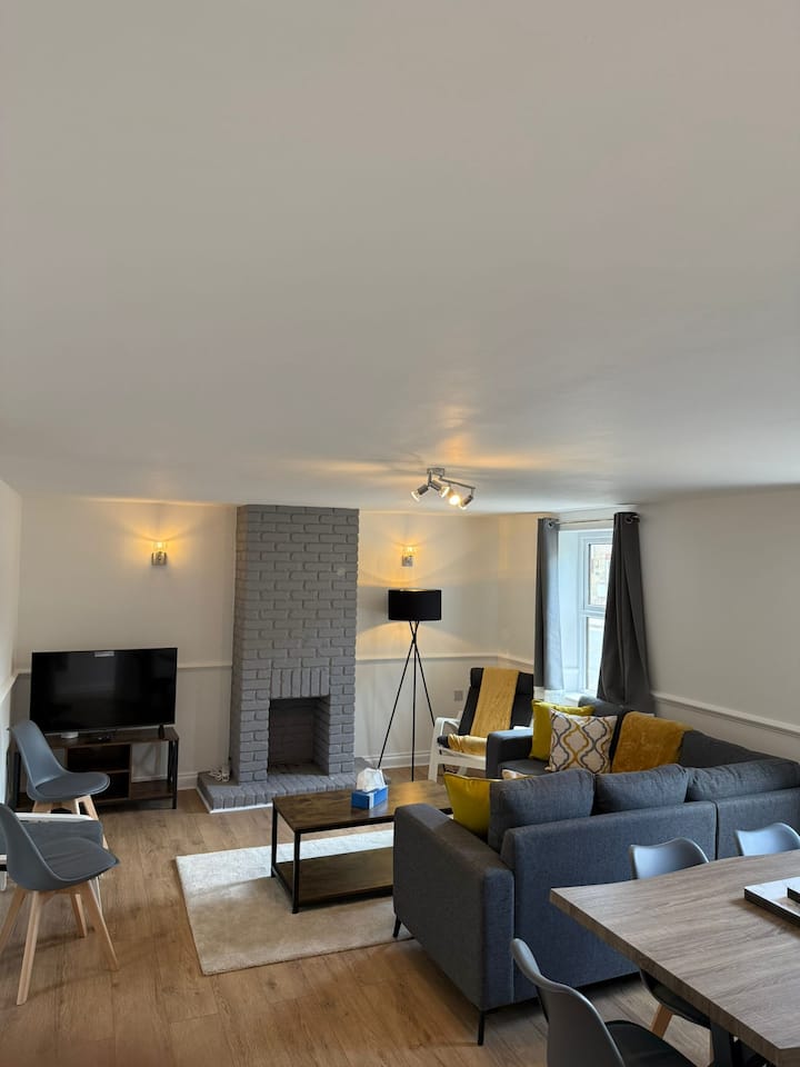 Victoria House Modern Detached Sleeps 8 Parking - Ely