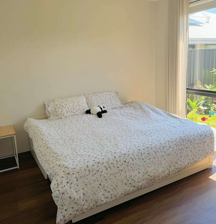 New! Garden View Room & Near Airport - Greenmount