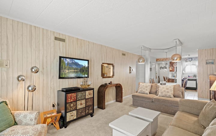 2-bdrm, Indoor Pool, Great Winter Rental Pricing - Toms River