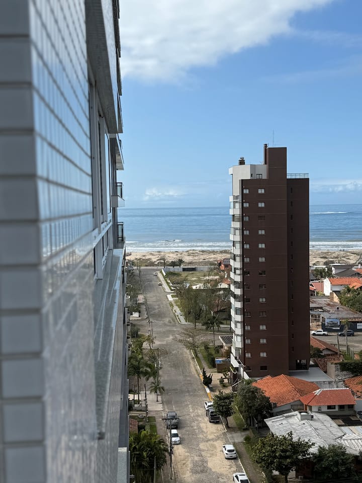 Apê Elegante Com Piscina E Localização Perfeita - Torres