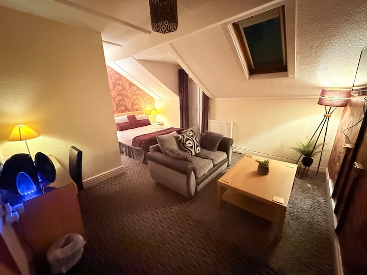 Large Double Bed/lounge Area, Balcony, Room 6 - Blackpool