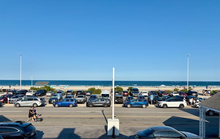 3 Bds 2 Baths Oceanfront Suite - Hampton Beach, NH