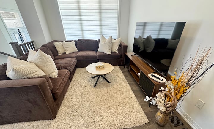 Spacious 4br Home W/ Pool Table - Entire Home - Brampton