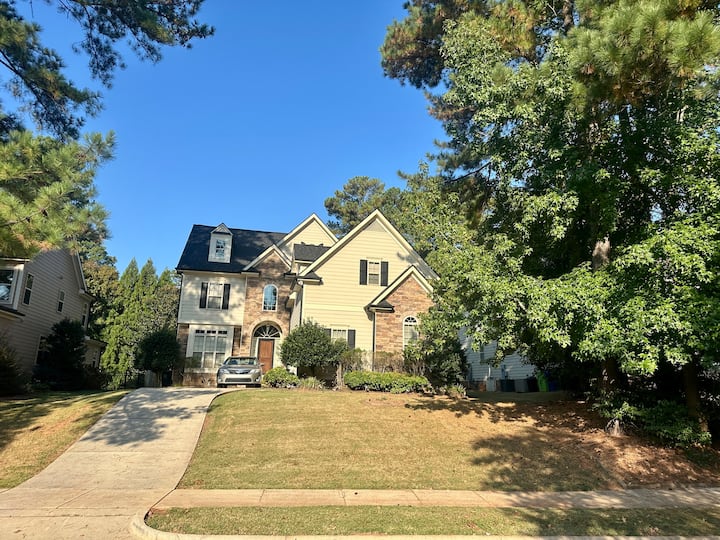 Bourbon Trails: Spacious Home With Hot Tub - Raleigh, NC