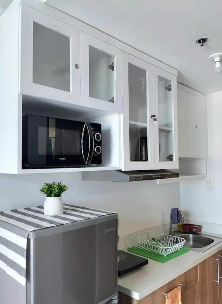 Chic Cebu Staycation - Studio Balcony Wifi 300mbps - Cebu City