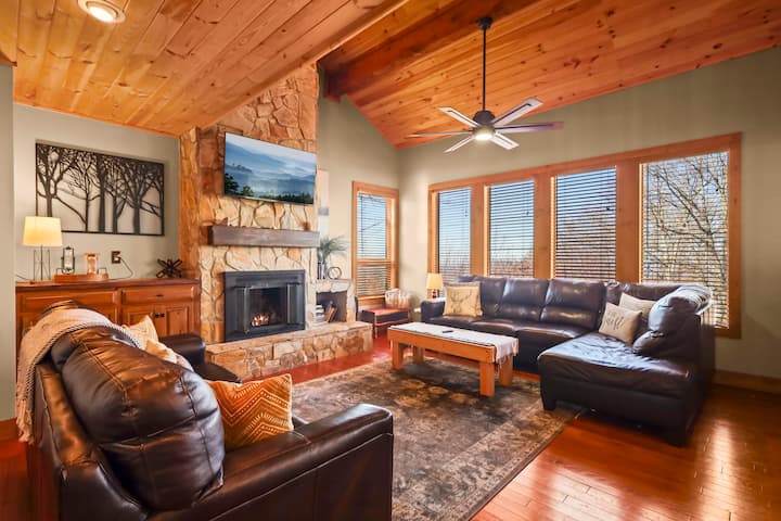 Views~black Bear 5br Hot Tub~fire Pit~ Game Room - Beech Mountain, NC