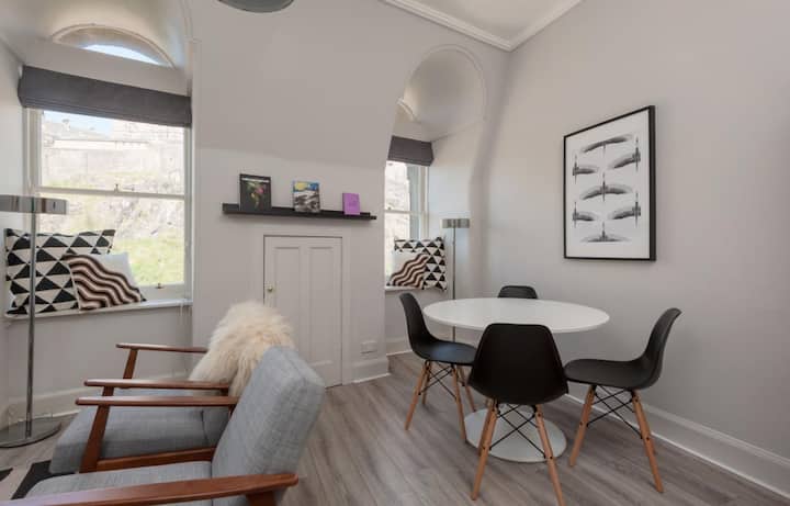Castle View Modern 1-bed Flat - Edimburgo