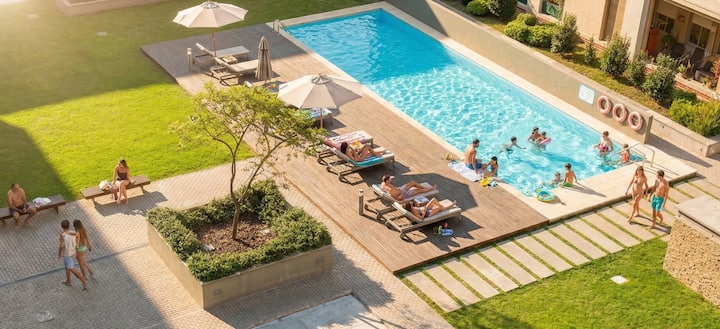 Céntrico, Piscina Climatizada Y Mercado Comercial - Montevideo