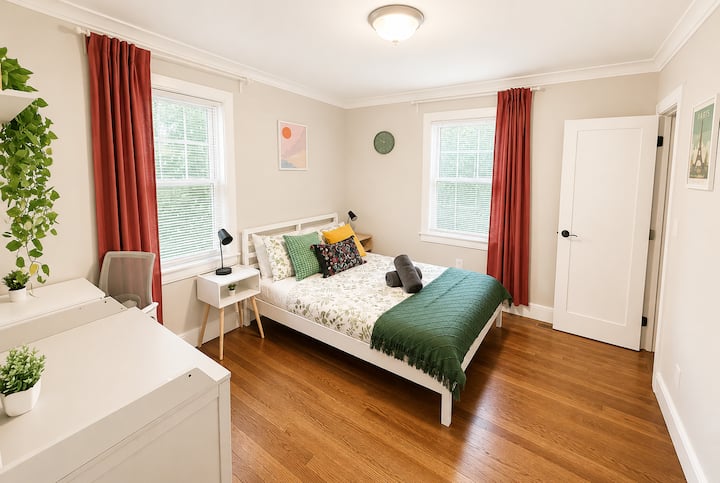 Cozy Room - First Floor - No Stairs - Quiet Area! - Boston, MA