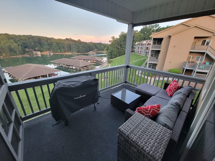 Cozy Waterfront Condo - Smith Mountain Lake