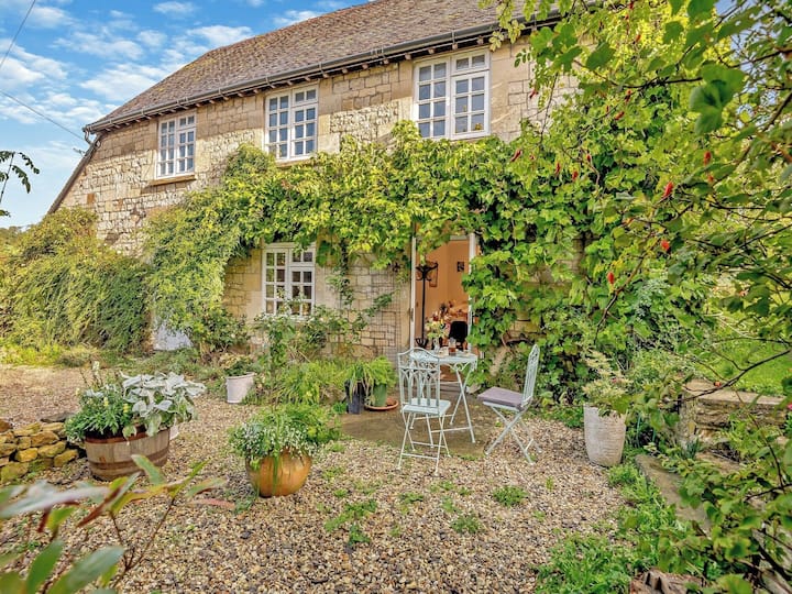 Cottage In The Cotswolds - Painswick