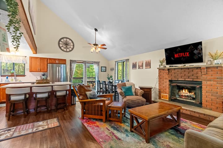 3br Jim Thorpe Home| Ramp, Open Living & Fireplace - Palmerton, PA