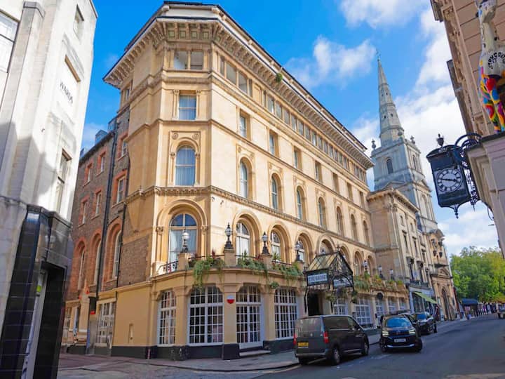 Bristol Grand By Sunday Salle Jumelle Standard - Brístol