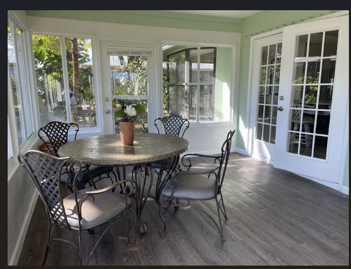 Paradise Cove: 3 Bedroom 2 Bath - Sebastián, FL