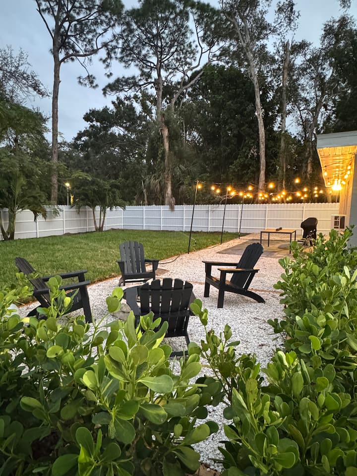 Beach, Work & Relax • Sarasota Cassia • Month Disc - Sarasota, FL