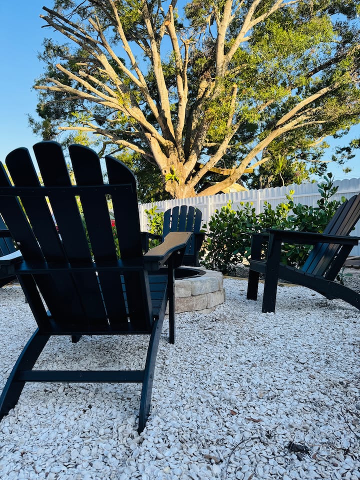 Beach, Work & Relax • Sarasota Gem • Monthly Disc - Sarasota Jungle Gardens