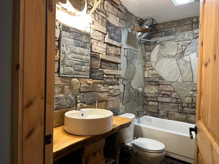 Beautiful Stone Home - Alaska