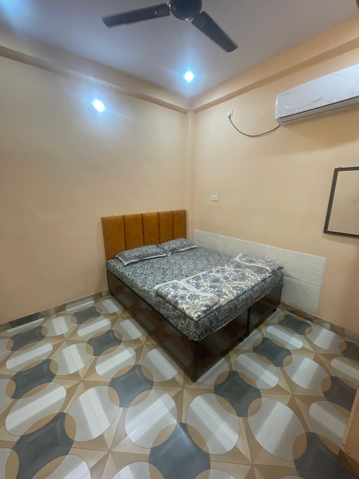 1bhk Near To Assi Ghat(500metr) Rooftop Ganga View - Varanasi