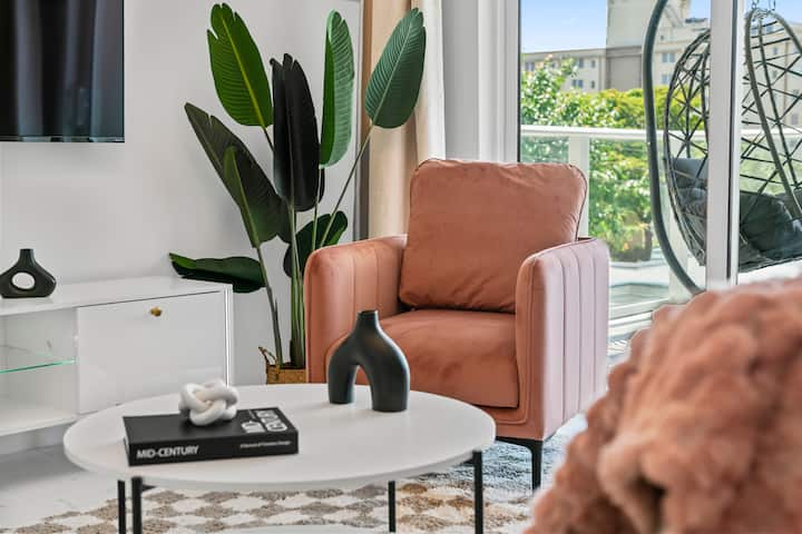 Brand New Modern & Clean | Pool & Gym | Near Beach - Hollywood, FL