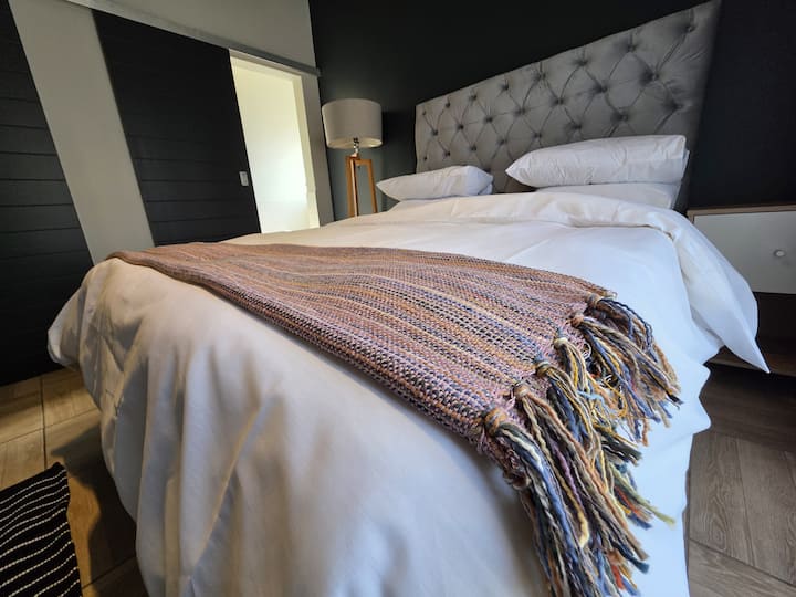Affordable Cosy Waterfall Apartment - Midrand