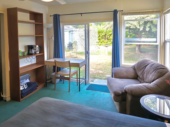 Great Location, Private Entry, Big Bright Room - Eureka, CA