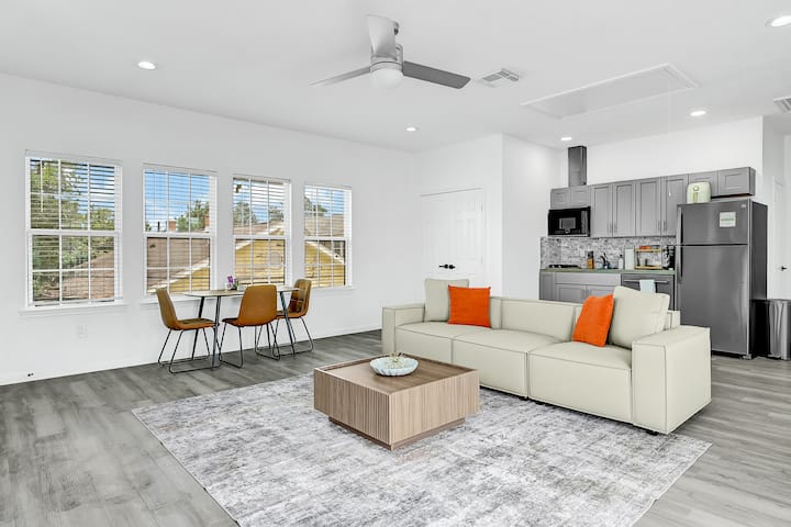 East Downtown | Walkable | Coffee & Tea Bar - Houston, TX