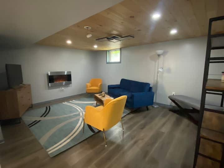 Chic & Sleek Modern Retreat - Alfred University, Alfred