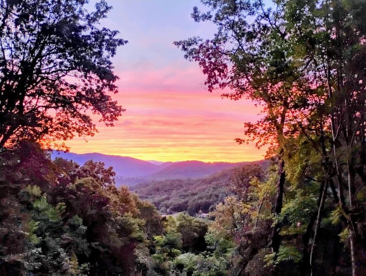 Hummingbirds Haven-dog Friendly! - Clayton, GA