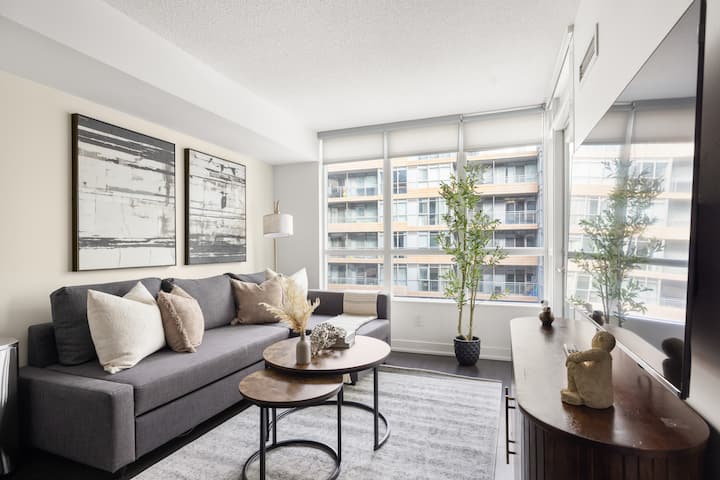 Stylish 1br Condo With Patio – Steps From Waterfro - Toronto