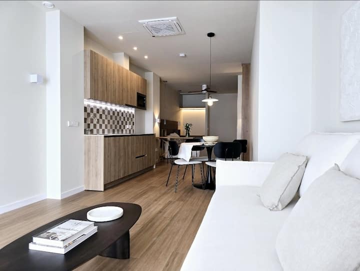 Lhome Macarena Almendro - Tomares