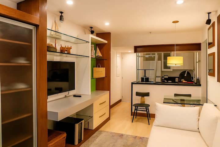 Do All On Foot · 9-min Walk To The Metro · Netflix - Rio de Janeiro