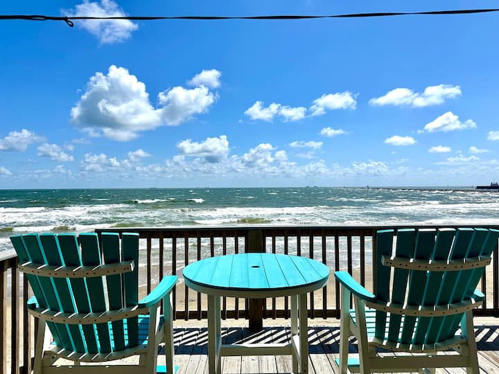Beachfront Home, Walk To Jetty Park - Freeport, TX