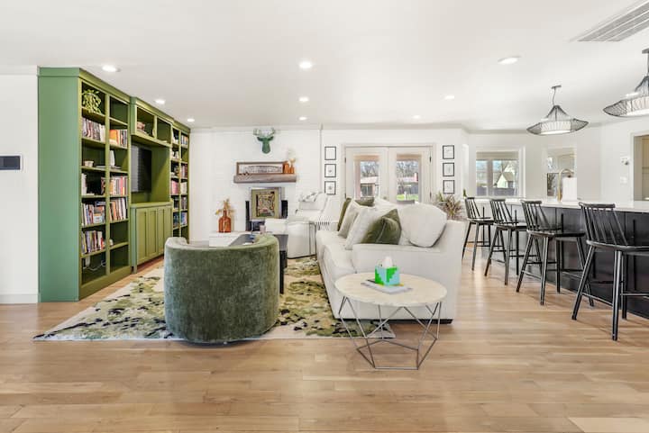 Stylish Southern Hills Ada-accessible 4br Home - River Spirit Casino Resort