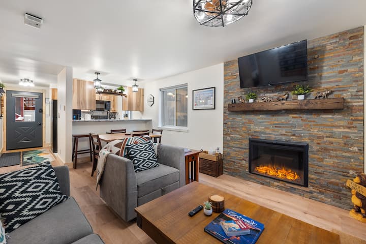 2br/1ba Cozy Mtn Breck Condo, Parking & Shuttle - Breckenridge, CO