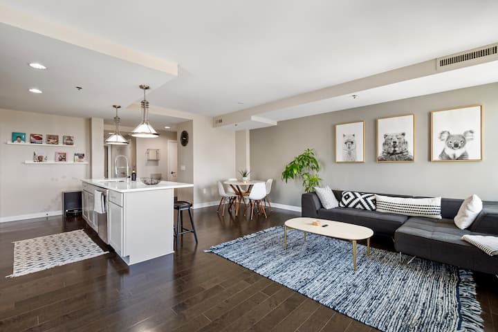 Stay In The Heart Of Detroit - Detroit, MI