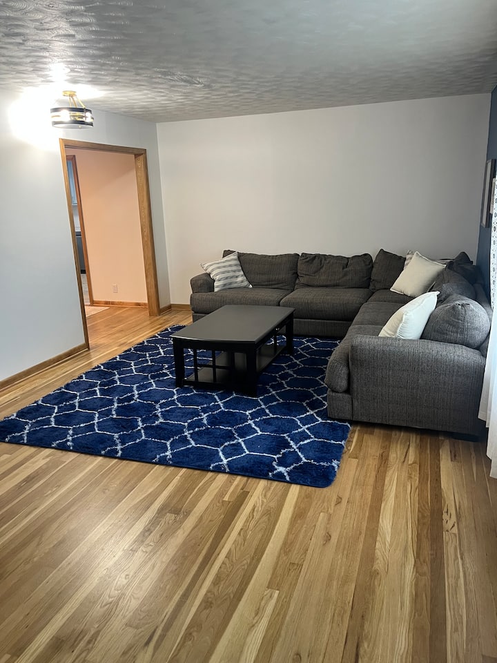 The Brick And Blue Haven Retreat - Salina, KS