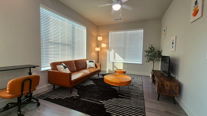 Stylish 2br Gem In Gated Complex Near Sugar Land - Alief - Houston