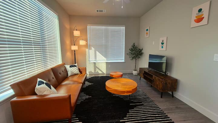 Stylish 2br Gem In Gated Complex Near Sugar Land - Splash Pad, Sugar Land