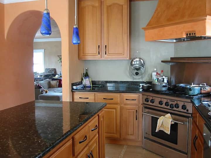 Quiet 3 Bedrooms 2 1/2 Baths Home + Parking - South San Francisco, CA