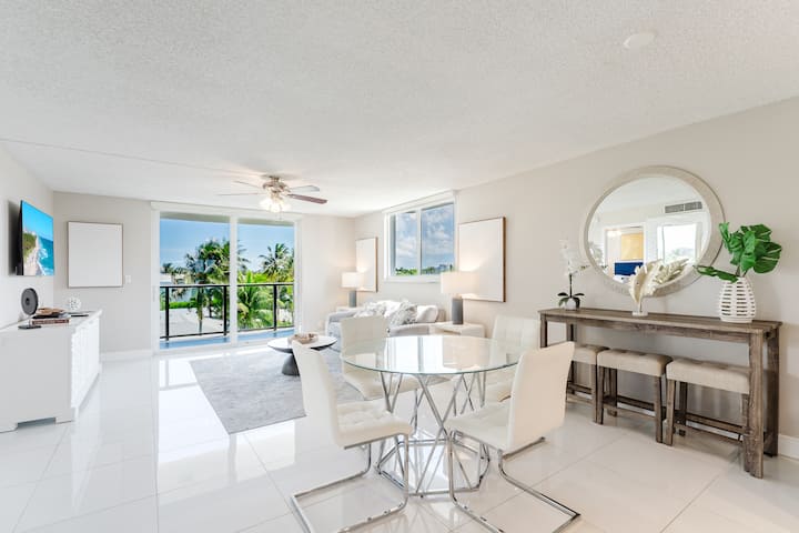Across From Beach | Balcony • Pool • Parking • 2br - Boca Raton, FL