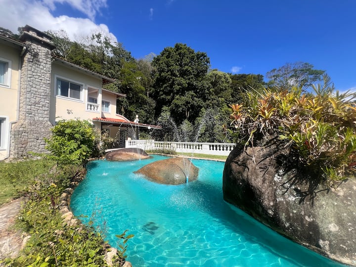 Rainforest Aviators Mansion - Rio de Janeiro