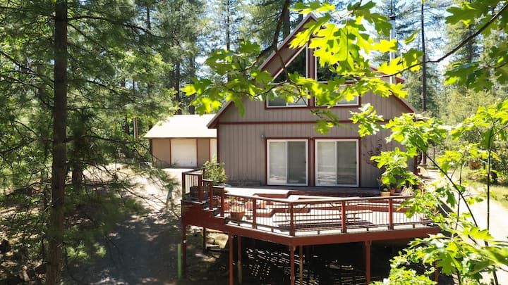 Muir House And Pond - Groveland, CA