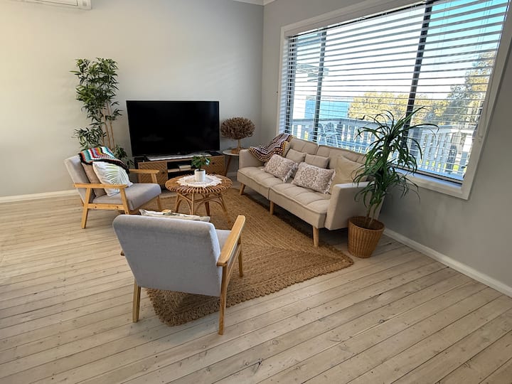 Lake View Retreat In Illawarra - Dapto